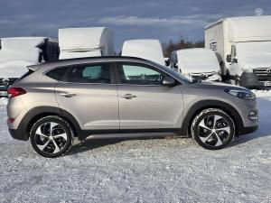 Brown Hyundai Tucson 2016 in Taurage, with an engine capacity of 1.69 L and mileage of 220 thousand km for 11700 €, photo 6 on AUTOMOTO.COM.LV