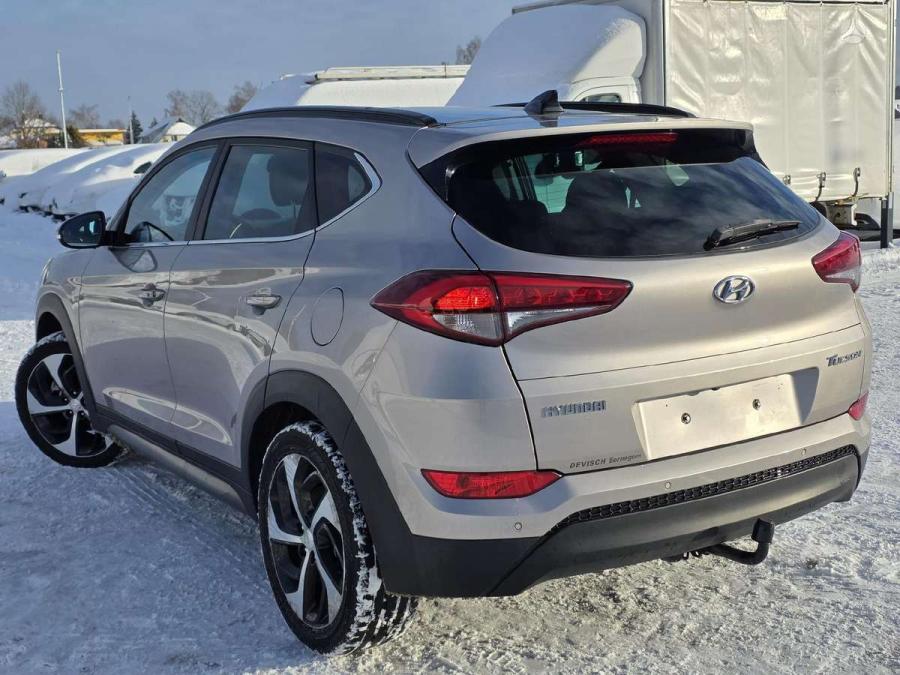 Brown Hyundai Tucson 2016 in Taurage, with an engine capacity of 1.69 L and mileage of 220 thousand km for 11700 €, photo 7 on AUTOMOTO.COM.LV