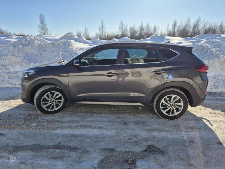 Brown Hyundai Tucson 2016 in Panevezys, with an engine capacity of 1.69 L and mileage of 253 thousand km for 11200 €, photo 3 on AUTOMOTO.COM.LV