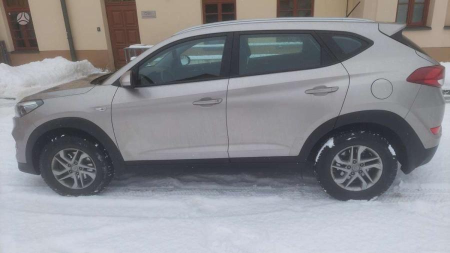 Brown Hyundai Tucson 2016 in Vilnius, with an engine capacity of 1.59 L and mileage of 90 thousand km for 11800 €, photo 3 on AUTOMOTO.COM.LV