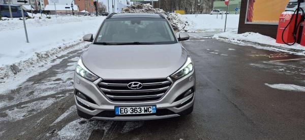 Brown Hyundai Tucson 2016 in Taurage, with an engine capacity of 2.00 L and mileage of 289 thousand km for 11800 €, photo 2 on AUTOMOTO.COM.LV