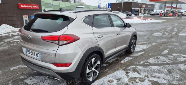 Brown Hyundai Tucson 2016 in Taurage, with an engine capacity of 2.00 L and mileage of 289 thousand km for 11800 €, photo 4 on AUTOMOTO.COM.LV