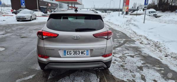 Brown Hyundai Tucson 2016 in Taurage, with an engine capacity of 2.00 L and mileage of 289 thousand km for 11800 €, photo 5 on AUTOMOTO.COM.LV