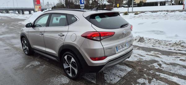 Brown Hyundai Tucson 2016 in Taurage, with an engine capacity of 2.00 L and mileage of 289 thousand km for 11800 €, photo 6 on AUTOMOTO.COM.LV