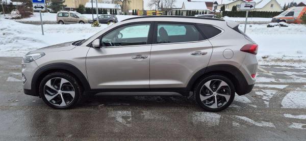 Brown Hyundai Tucson 2016 in Taurage, with an engine capacity of 2.00 L and mileage of 289 thousand km for 11800 €, photo 7 on AUTOMOTO.COM.LV