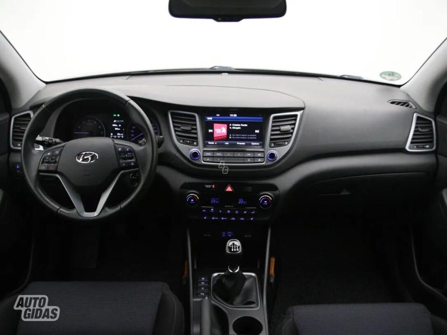 Brown Hyundai Tucson 2016 in Vilnius, with an engine capacity of 1.60 L and mileage of 194 thousand km for 11299 €, photo 3 on AUTOMOTO.COM.LV