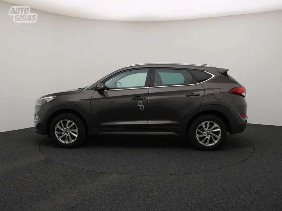 Brown Hyundai Tucson 2016 in Vilnius, with an engine capacity of 1.60 L and mileage of 194 thousand km for 11299 €, photo 7 on AUTOMOTO.COM.LV
