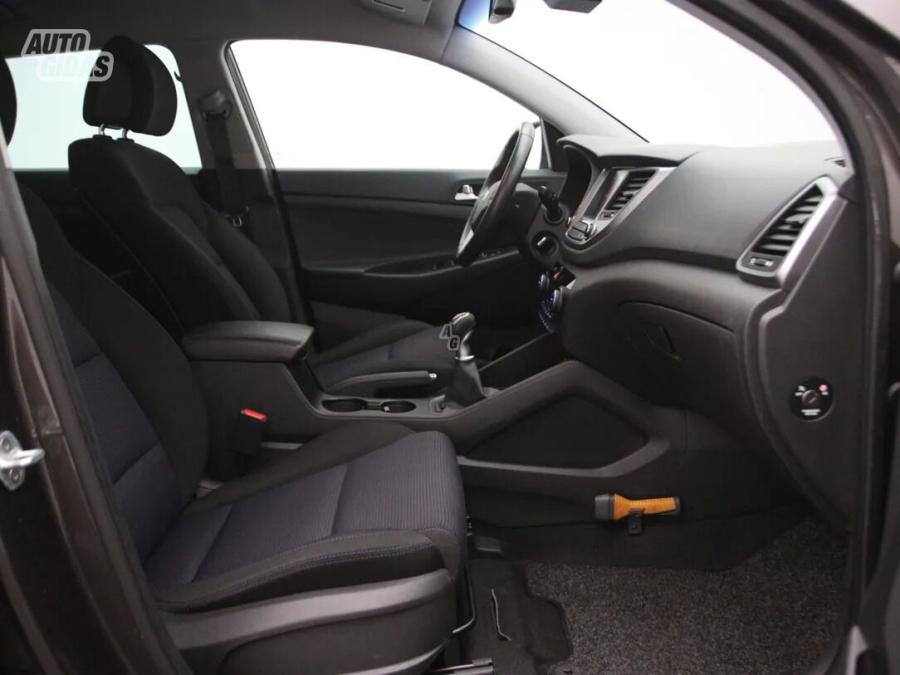 Brown Hyundai Tucson 2016 in Vilnius, with an engine capacity of 1.60 L and mileage of 194 thousand km for 11299 €, photo 15 on AUTOMOTO.COM.LV