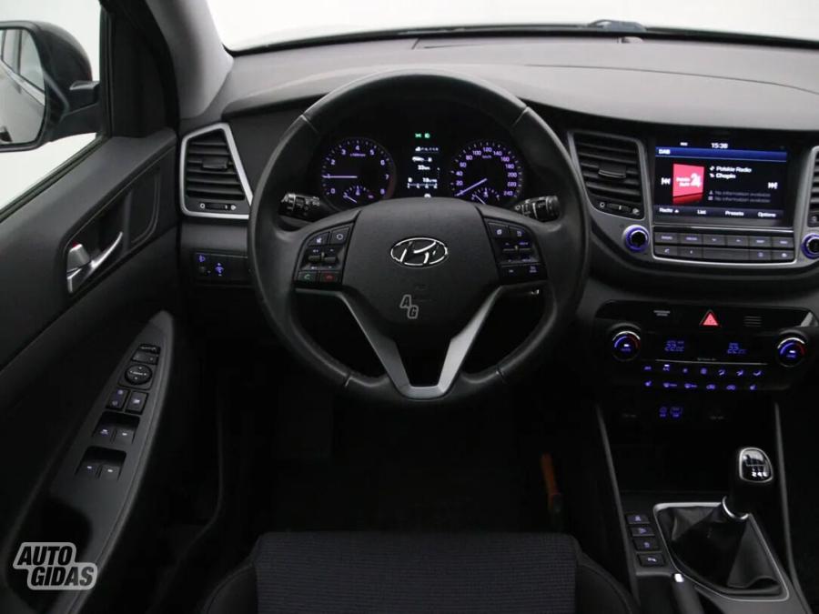 Brown Hyundai Tucson 2016 in Vilnius, with an engine capacity of 1.60 L and mileage of 194 thousand km for 11299 €, photo 18 on AUTOMOTO.COM.LV