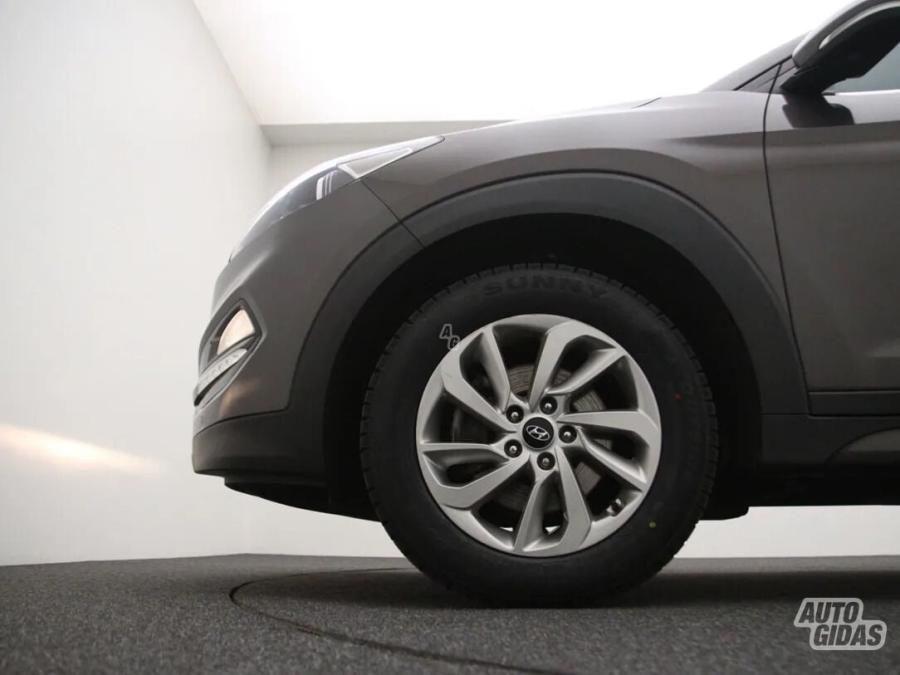 Brown Hyundai Tucson 2016 in Vilnius, with an engine capacity of 1.60 L and mileage of 194 thousand km for 11299 €, photo 28 on AUTOMOTO.COM.LV