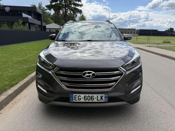 Brown Hyundai Tucson 2016 in Taurage, with an engine capacity of 1.69 L and mileage of 254 thousand km for 10600 €, photo 3 on AUTOMOTO.COM.LV