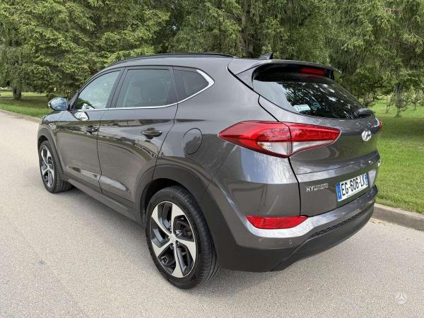 Brown Hyundai Tucson 2016 in Taurage, with an engine capacity of 1.69 L and mileage of 254 thousand km for 10600 €, photo 5 on AUTOMOTO.COM.LV