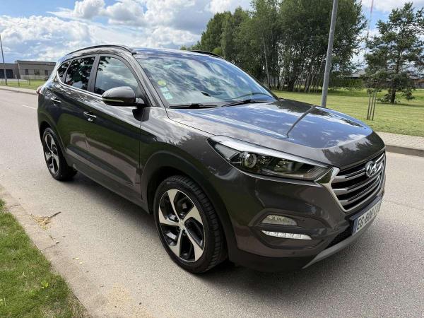 Brown Hyundai Tucson 2016 in Taurage, with an engine capacity of 1.69 L and mileage of 254 thousand km for 10600 €, photo 10 on AUTOMOTO.COM.LV