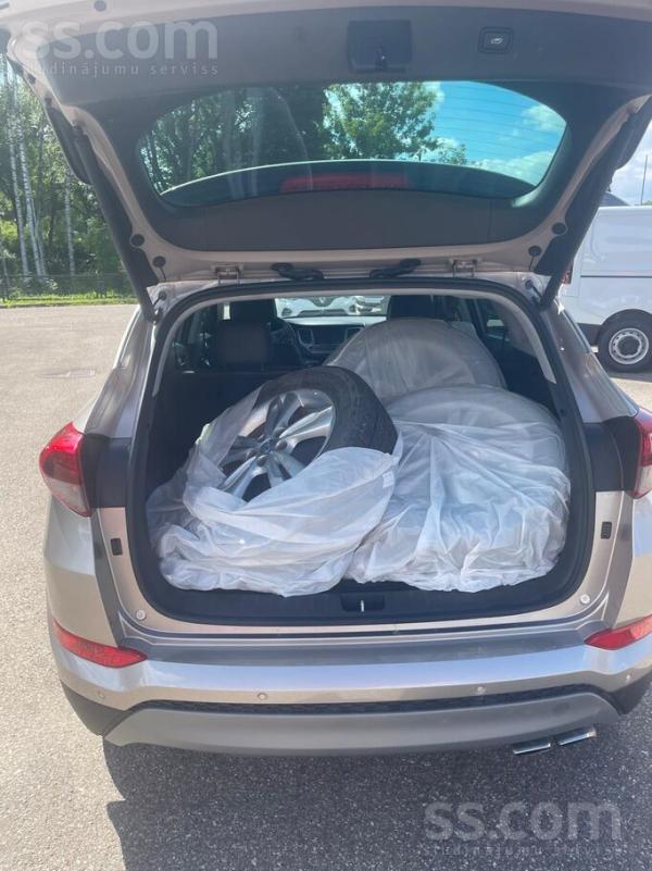 Brown Hyundai Tucson 2016 in Riga, with an engine capacity of 1.60 L and mileage of 65 thousand km for 17900 €, photo 5 on AUTOMOTO.COM.LV