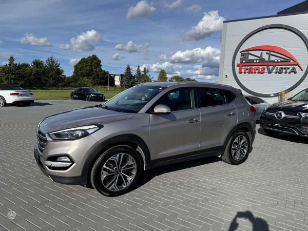Brown Hyundai Tucson 2016 in Telschi, with an engine capacity of 1.69 L and mileage of 252 thousand km for 9700 €, photo 2 on AUTOMOTO.COM.LV