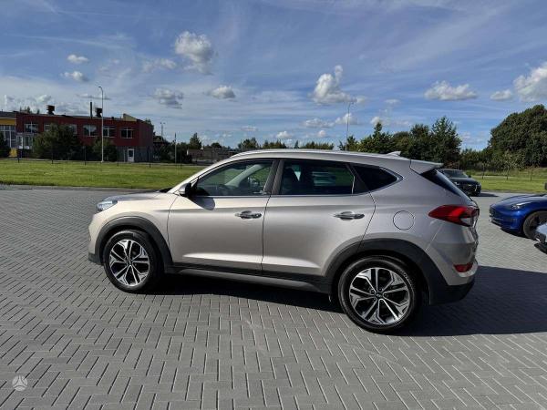 Brown Hyundai Tucson 2016 in Telschi, with an engine capacity of 1.69 L and mileage of 252 thousand km for 9700 €, photo 3 on AUTOMOTO.COM.LV