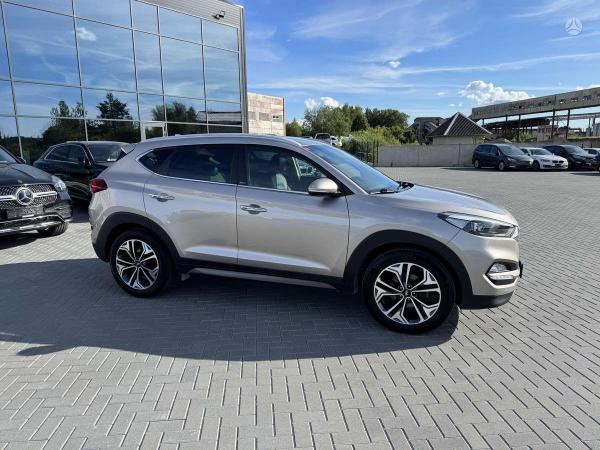 Brown Hyundai Tucson 2016 in Telschi, with an engine capacity of 1.69 L and mileage of 252 thousand km for 9700 €, photo 8 on AUTOMOTO.COM.LV