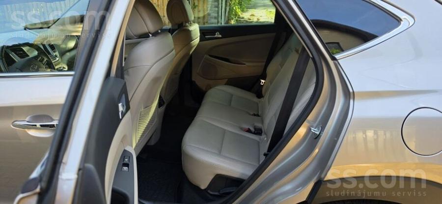 Brown Hyundai Tucson 2016 in Liepaja, with an engine capacity of 1.60 L and mileage of 101 thousand km for 12900 €, photo 14 on AUTOMOTO.COM.LV