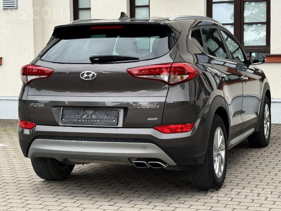 Brown Hyundai Tucson 2017 in Jelgava, with an engine capacity of 2.00 L and mileage of 103 thousand km for 15800 €, photo 3 on AUTOMOTO.COM.LV