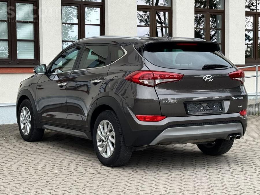 Brown Hyundai Tucson 2017 in Jelgava, with an engine capacity of 2.00 L and mileage of 103 thousand km for 15800 €, photo 12 on AUTOMOTO.COM.LV