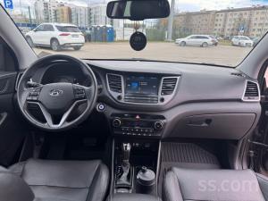 Brūns Hyundai Tucson 2017 Daugavpils, ar dzinēja tilpumu 2.00 L un nobraukumu 303 tūkst. km par 10900 €, foto 4 vietnē AUTOMOTO.COM.LV