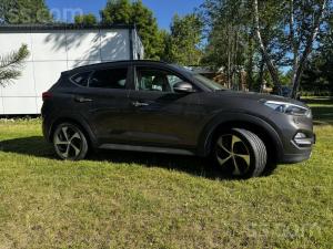Brown Hyundai Tucson 2017 in Riga, with an engine capacity of 1.70 L and mileage of 182 thousand km for 12800 €, photo 4 on AUTOMOTO.COM.LV