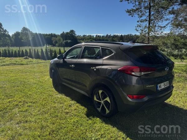 Brown Hyundai Tucson 2017 in Riga, with an engine capacity of 1.70 L and mileage of 182 thousand km for 12800 €, photo 6 on AUTOMOTO.COM.LV