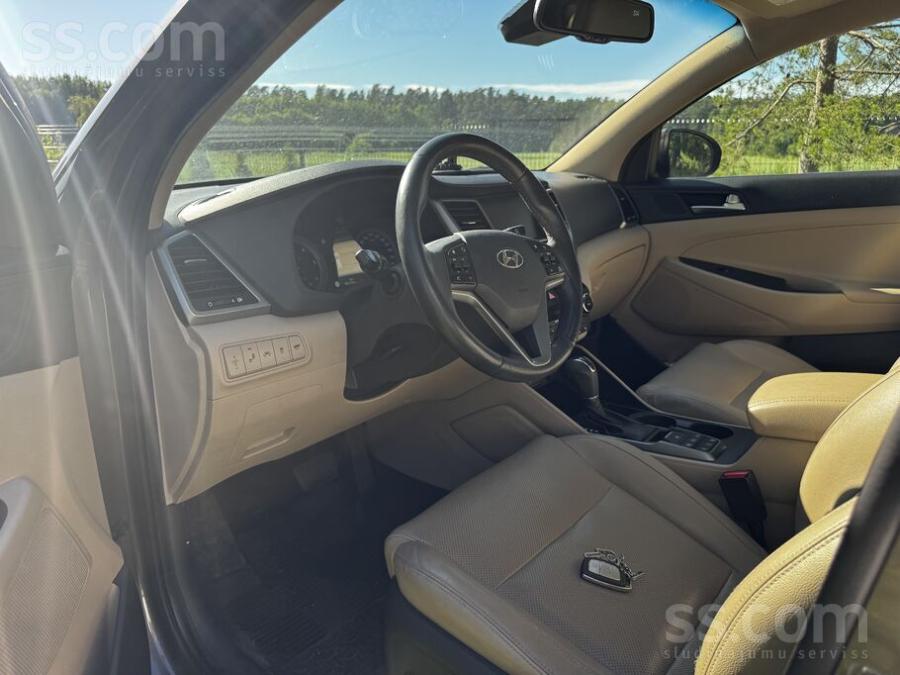 Brown Hyundai Tucson 2017 in Riga, with an engine capacity of 1.70 L and mileage of 182 thousand km for 12800 €, photo 8 on AUTOMOTO.COM.LV