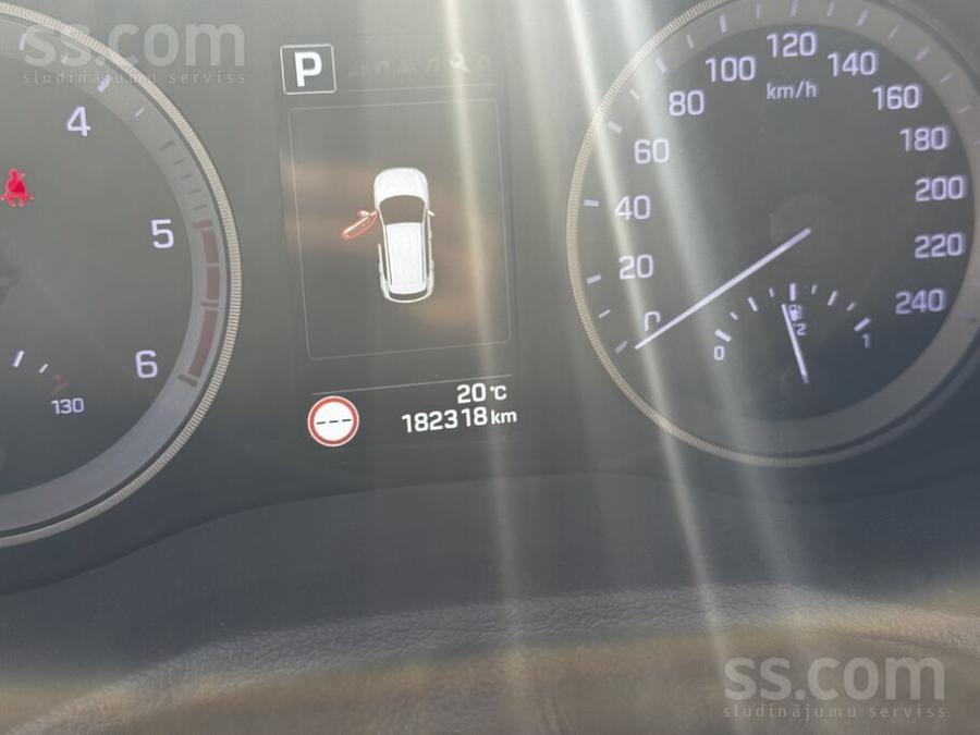 Brown Hyundai Tucson 2017 in Riga, with an engine capacity of 1.70 L and mileage of 182 thousand km for 12800 €, photo 9 on AUTOMOTO.COM.LV