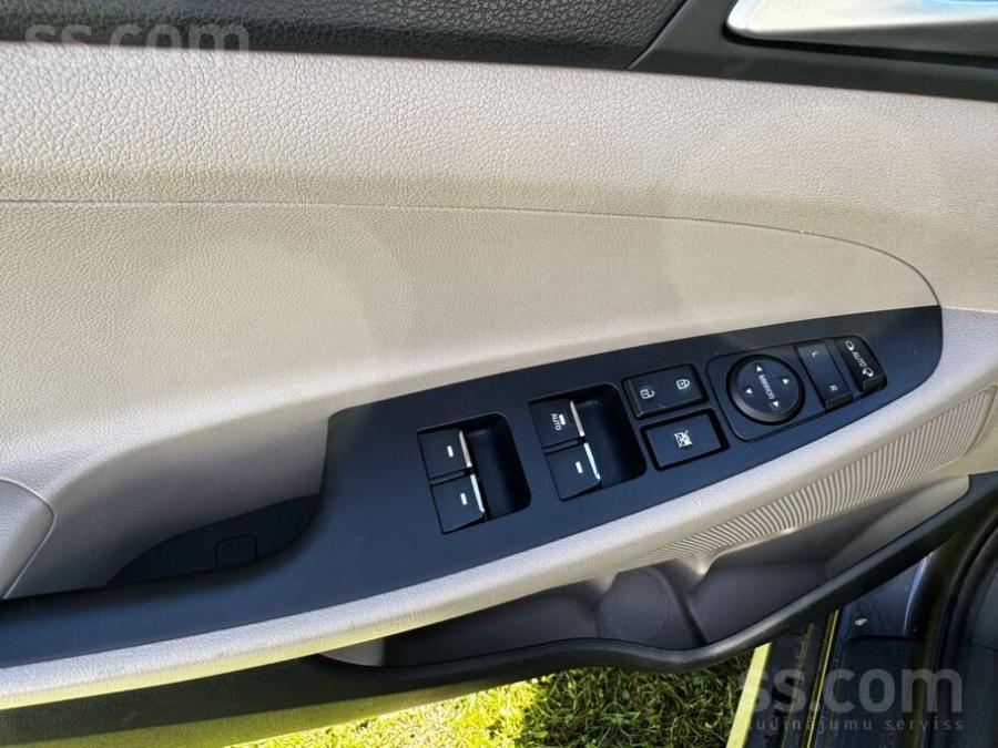 Brown Hyundai Tucson 2017 in Riga, with an engine capacity of 1.70 L and mileage of 182 thousand km for 12800 €, photo 10 on AUTOMOTO.COM.LV