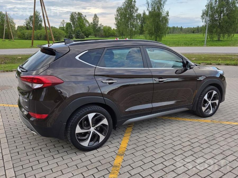 Brown Hyundai Tucson 2017 in Jelgava, with an engine capacity of 1.60 L and mileage of 192 thousand km for 15500 €, photo 7 on AUTOMOTO.COM.LV