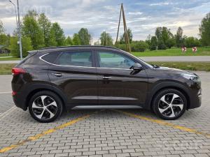 Brown Hyundai Tucson 2017 in Jelgava, with an engine capacity of 1.60 L and mileage of 192 thousand km for 15500 €, photo 8 on AUTOMOTO.COM.LV