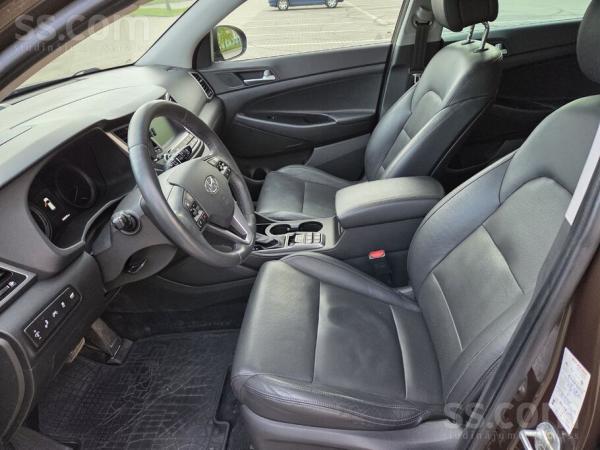 Brown Hyundai Tucson 2017 in Jelgava, with an engine capacity of 1.60 L and mileage of 192 thousand km for 15500 €, photo 10 on AUTOMOTO.COM.LV