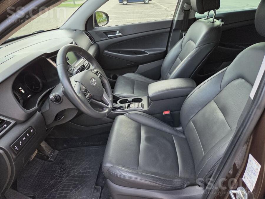 Brown Hyundai Tucson 2017 in Jelgava, with an engine capacity of 1.60 L and mileage of 192 thousand km for 15500 €, photo 11 on AUTOMOTO.COM.LV