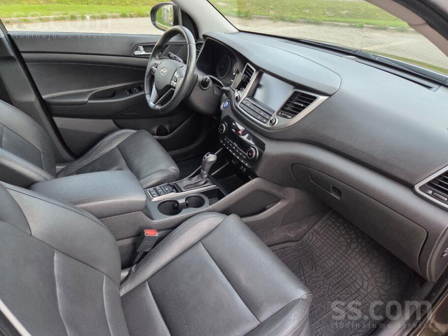 Brown Hyundai Tucson 2017 in Jelgava, with an engine capacity of 1.60 L and mileage of 192 thousand km for 15500 €, photo 13 on AUTOMOTO.COM.LV