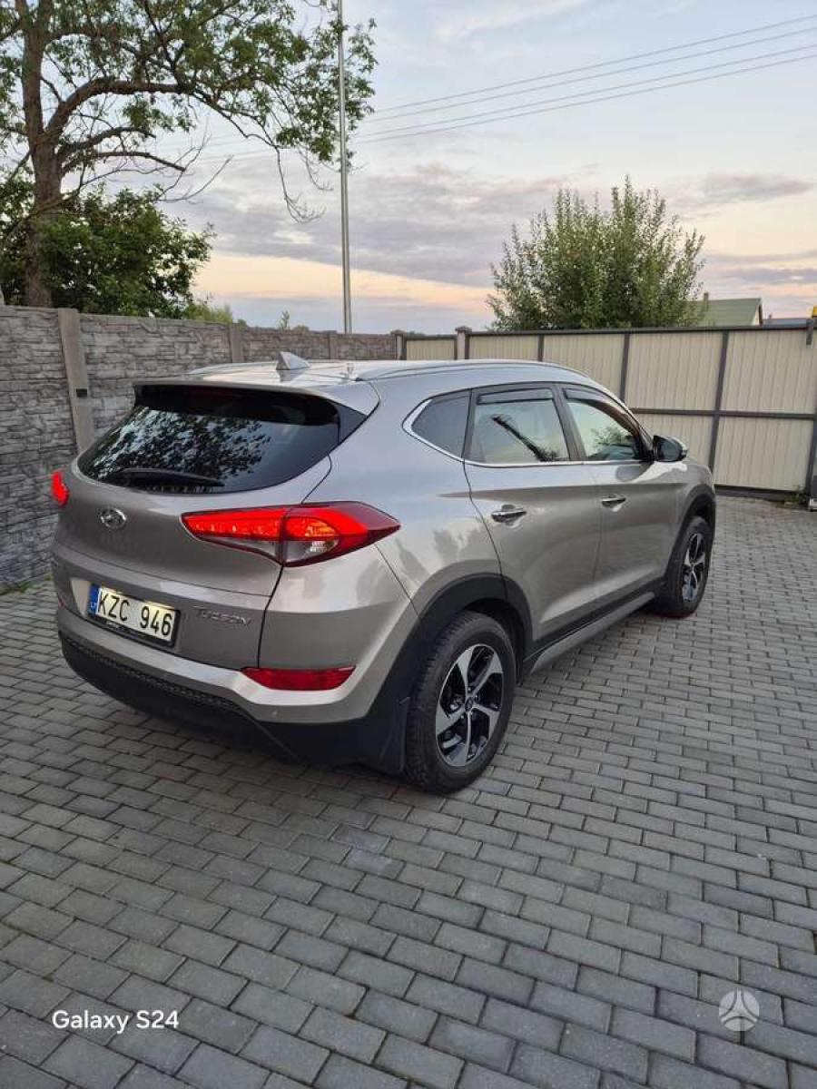 Brown Hyundai Tucson 2017 in Kaunas, with an engine capacity of 1.69 L and mileage of 161 thousand km for 11900 €, photo 3 on AUTOMOTO.COM.LV