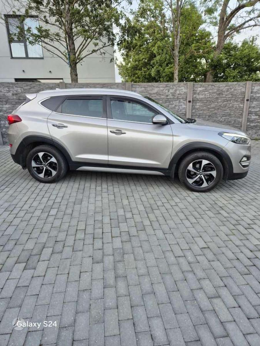 Brown Hyundai Tucson 2017 in Kaunas, with an engine capacity of 1.69 L and mileage of 161 thousand km for 11900 €, photo 4 on AUTOMOTO.COM.LV