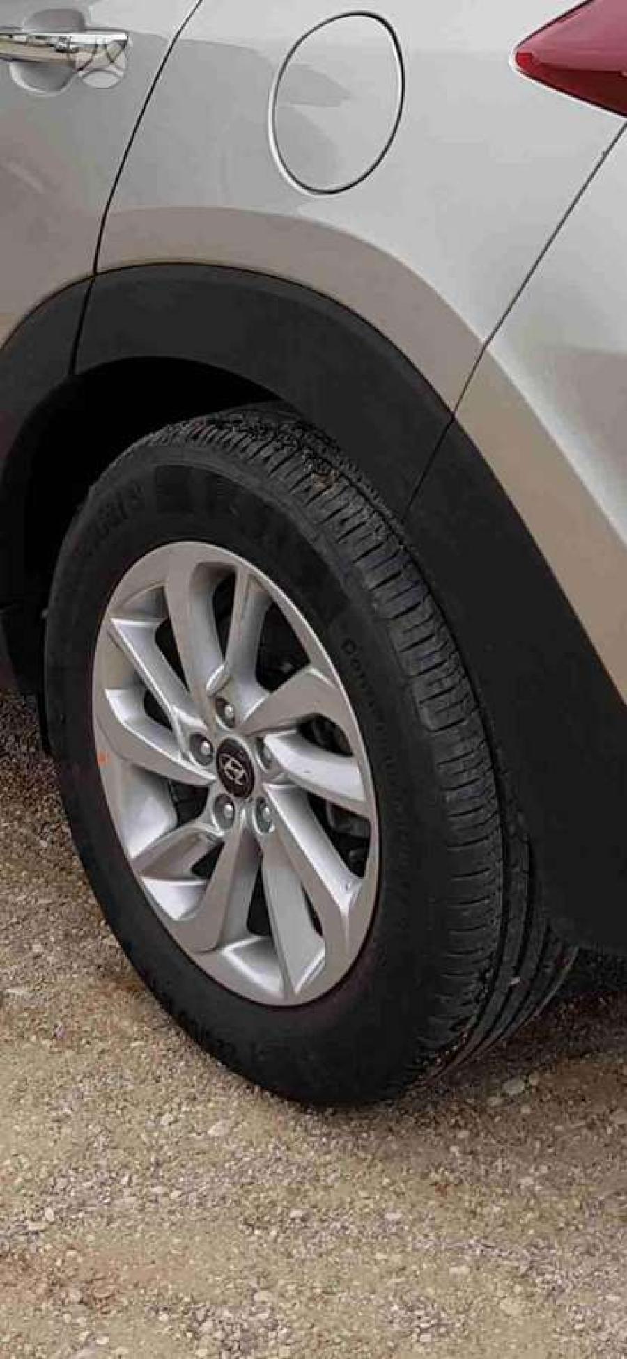 Brown Hyundai Tucson 2017 in Kaunas, with an engine capacity of 1.69 L and mileage of 161 thousand km for 11900 €, photo 8 on AUTOMOTO.COM.LV