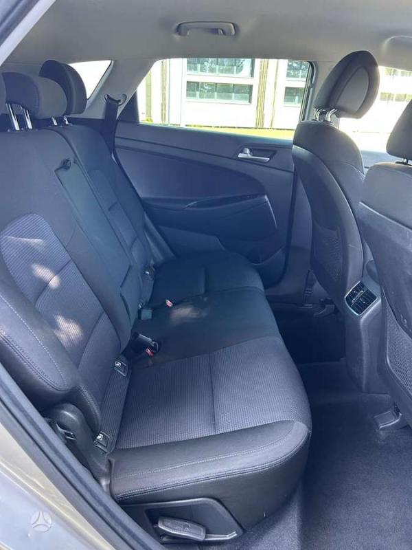 Brown Hyundai Tucson 2017 in Taurage, with an engine capacity of 1.69 L and mileage of 181 thousand km for 9900 €, photo 8 on AUTOMOTO.COM.LV