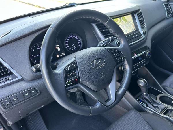 Brown Hyundai Tucson 2017 in Taurage, with an engine capacity of 1.69 L and mileage of 181 thousand km for 9900 €, photo 10 on AUTOMOTO.COM.LV