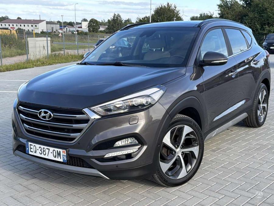 Brown Hyundai Tucson 2017 in Taurage, with an engine capacity of 1.69 L and mileage of 259 thousand km for 10300 €, photo 1 on AUTOMOTO.COM.LV