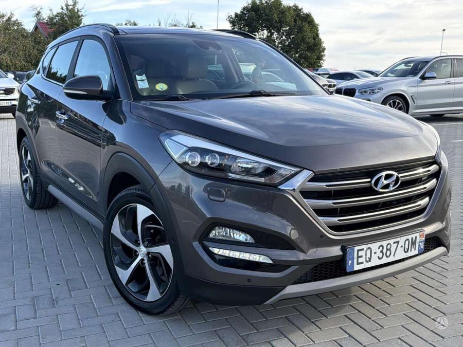 Brown Hyundai Tucson 2017 in Taurage, with an engine capacity of 1.69 L and mileage of 259 thousand km for 10300 €, photo 3 on AUTOMOTO.COM.LV