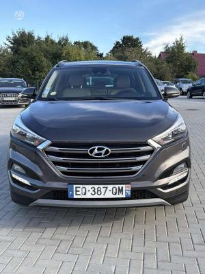 Brown Hyundai Tucson 2017 in Taurage, with an engine capacity of 1.69 L and mileage of 259 thousand km for 10300 €, photo 4 on AUTOMOTO.COM.LV