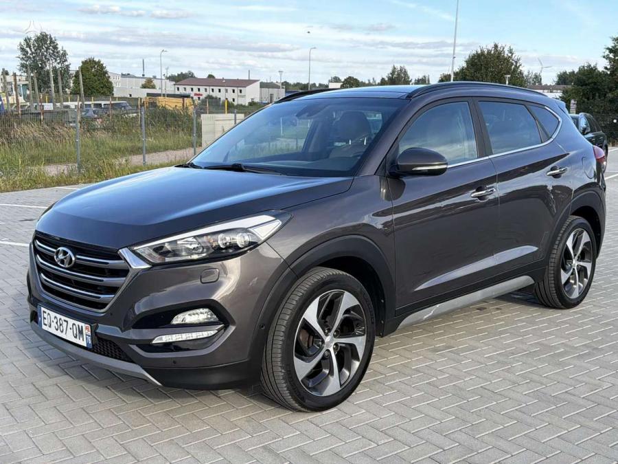Brown Hyundai Tucson 2017 in Taurage, with an engine capacity of 1.69 L and mileage of 259 thousand km for 10300 €, photo 5 on AUTOMOTO.COM.LV