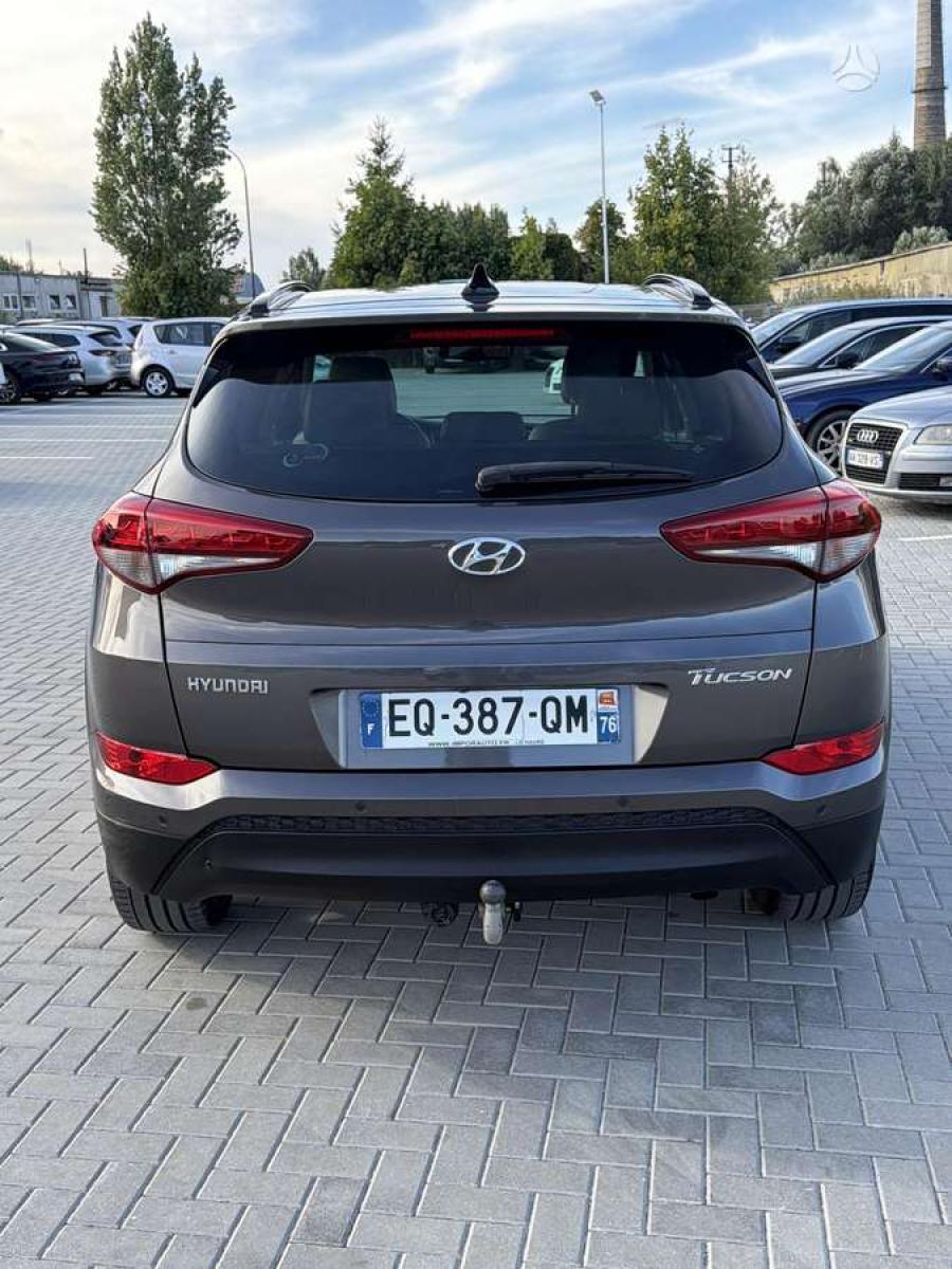 Brown Hyundai Tucson 2017 in Taurage, with an engine capacity of 1.69 L and mileage of 259 thousand km for 10300 €, photo 8 on AUTOMOTO.COM.LV