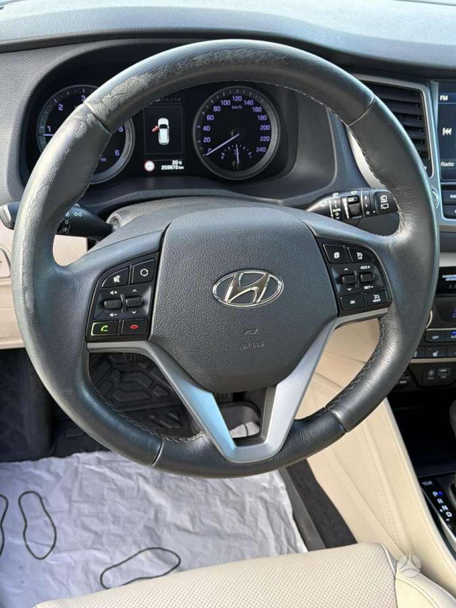 Brown Hyundai Tucson 2017 in Taurage, with an engine capacity of 1.69 L and mileage of 259 thousand km for 10300 €, photo 15 on AUTOMOTO.COM.LV