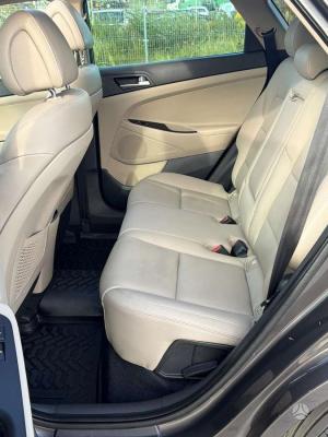 Brown Hyundai Tucson 2017 in Taurage, with an engine capacity of 1.69 L and mileage of 259 thousand km for 10300 €, photo 21 on AUTOMOTO.COM.LV