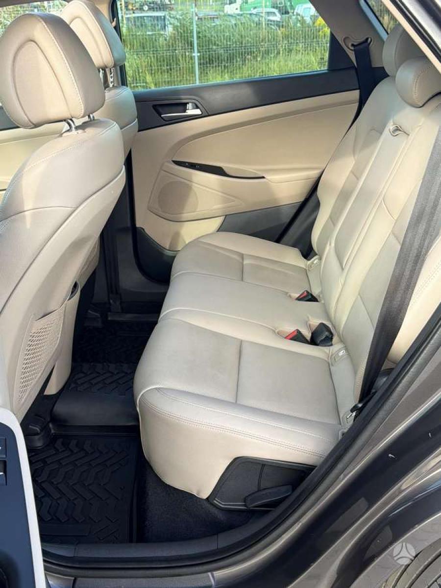 Brown Hyundai Tucson 2017 in Taurage, with an engine capacity of 1.69 L and mileage of 259 thousand km for 10300 €, photo 21 on AUTOMOTO.COM.LV