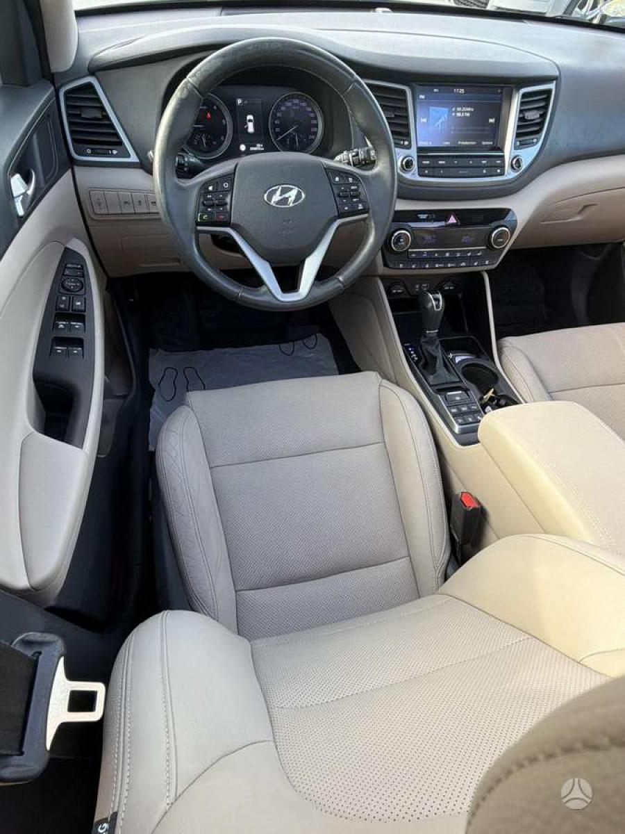 Brown Hyundai Tucson 2017 in Taurage, with an engine capacity of 1.69 L and mileage of 259 thousand km for 10300 €, photo 22 on AUTOMOTO.COM.LV