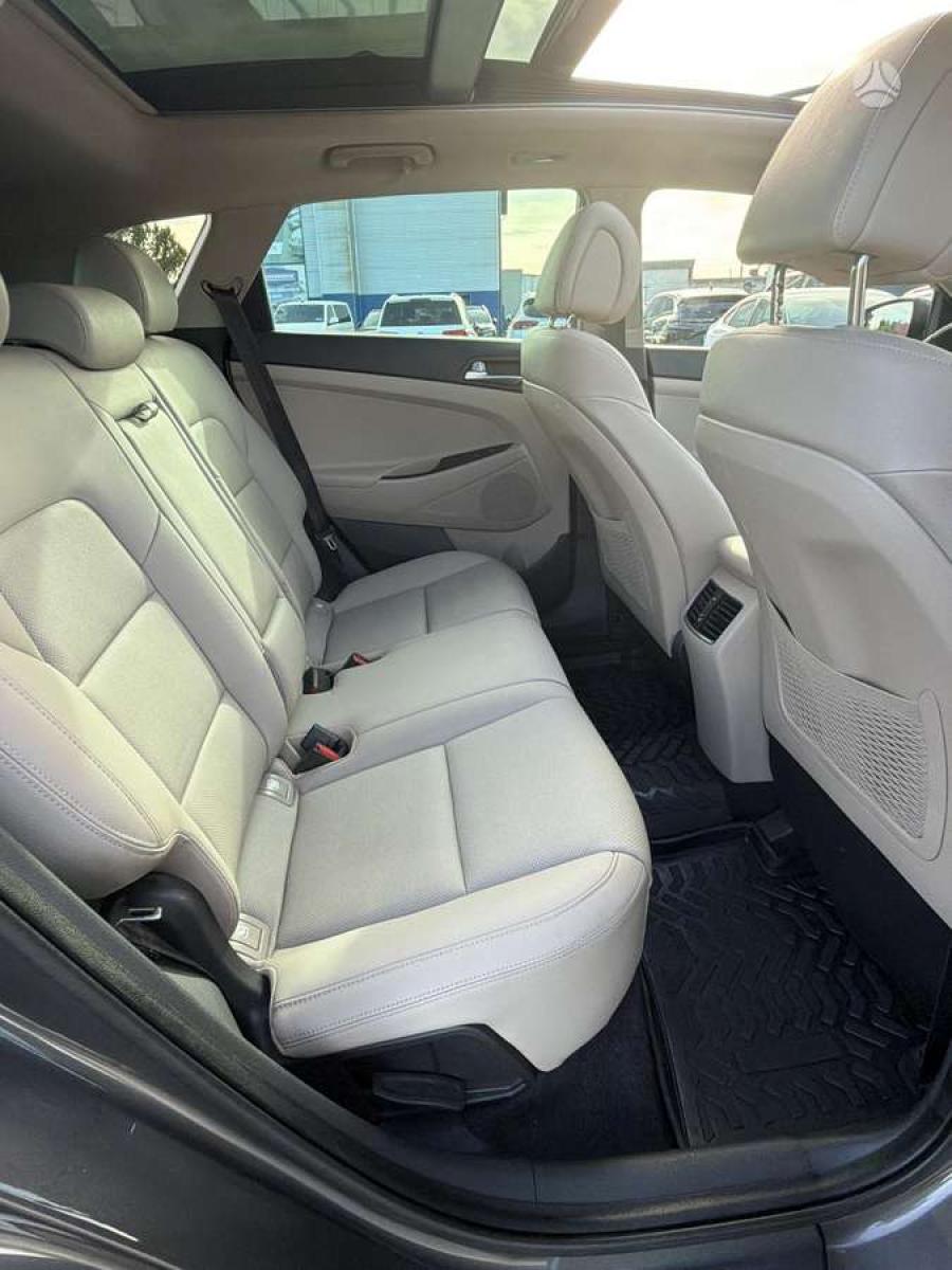 Brown Hyundai Tucson 2017 in Taurage, with an engine capacity of 1.69 L and mileage of 259 thousand km for 10300 €, photo 25 on AUTOMOTO.COM.LV